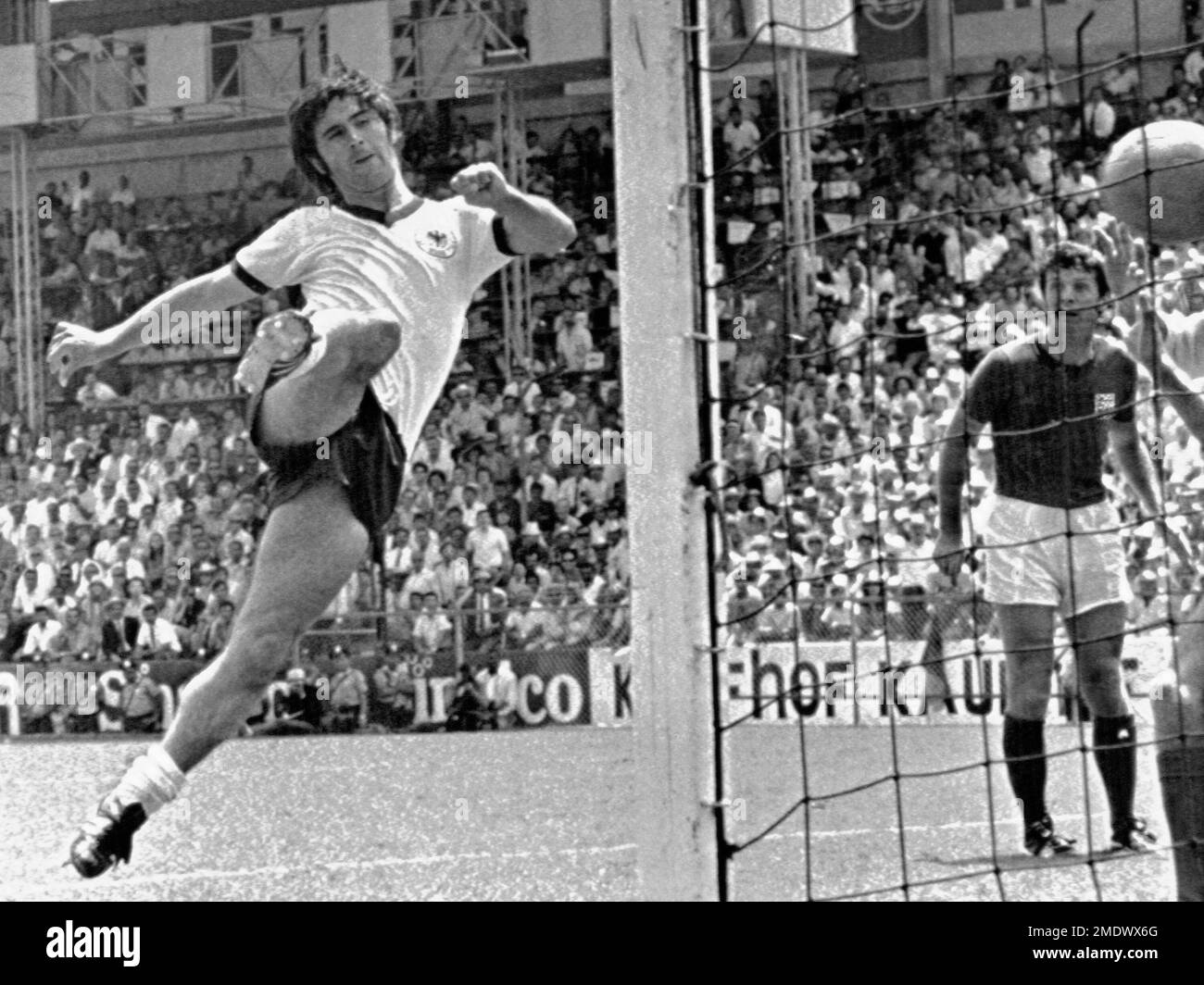 FILE - In this June 14, 1970 file photo Germany's Gerd Mueller scores ...