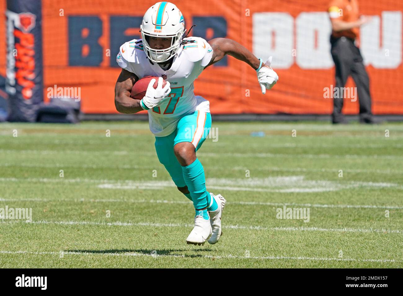 Miami Dolphins wide receiver Jaylen Waddle (17) warms up before an NFL ...