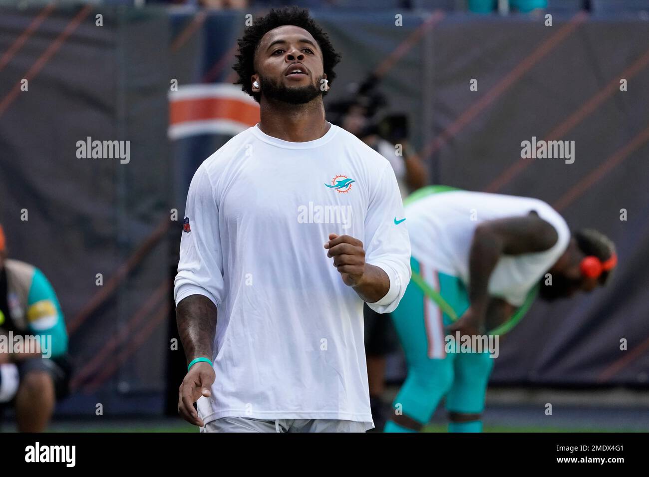Miami Dolphins running back Myles Gaskin (37) warms up before the game ...