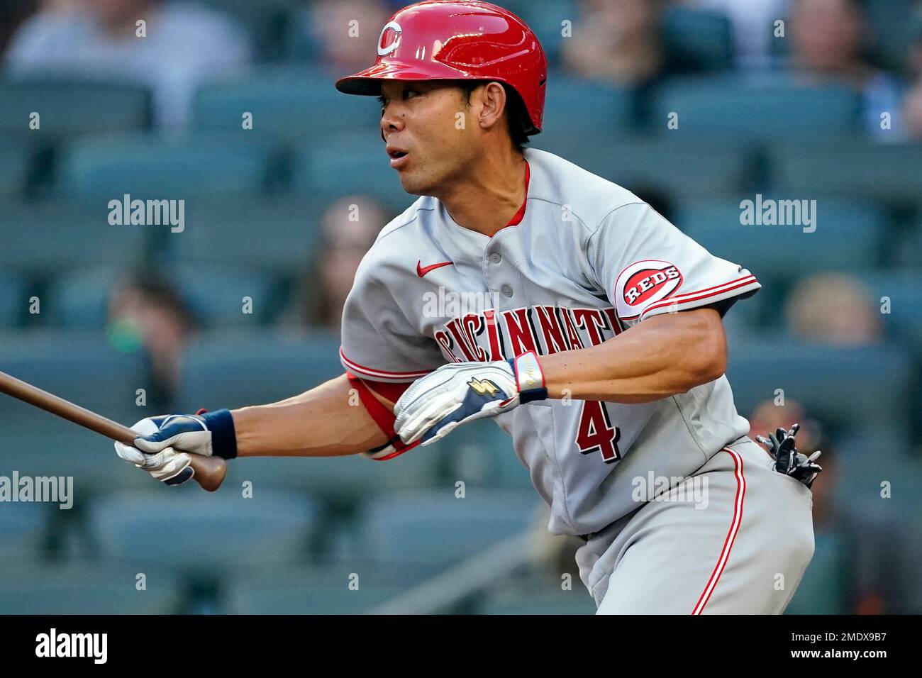 Cincinnati Reds left fielder Shogo Akiyama (4) bats against the Atlanta ...
