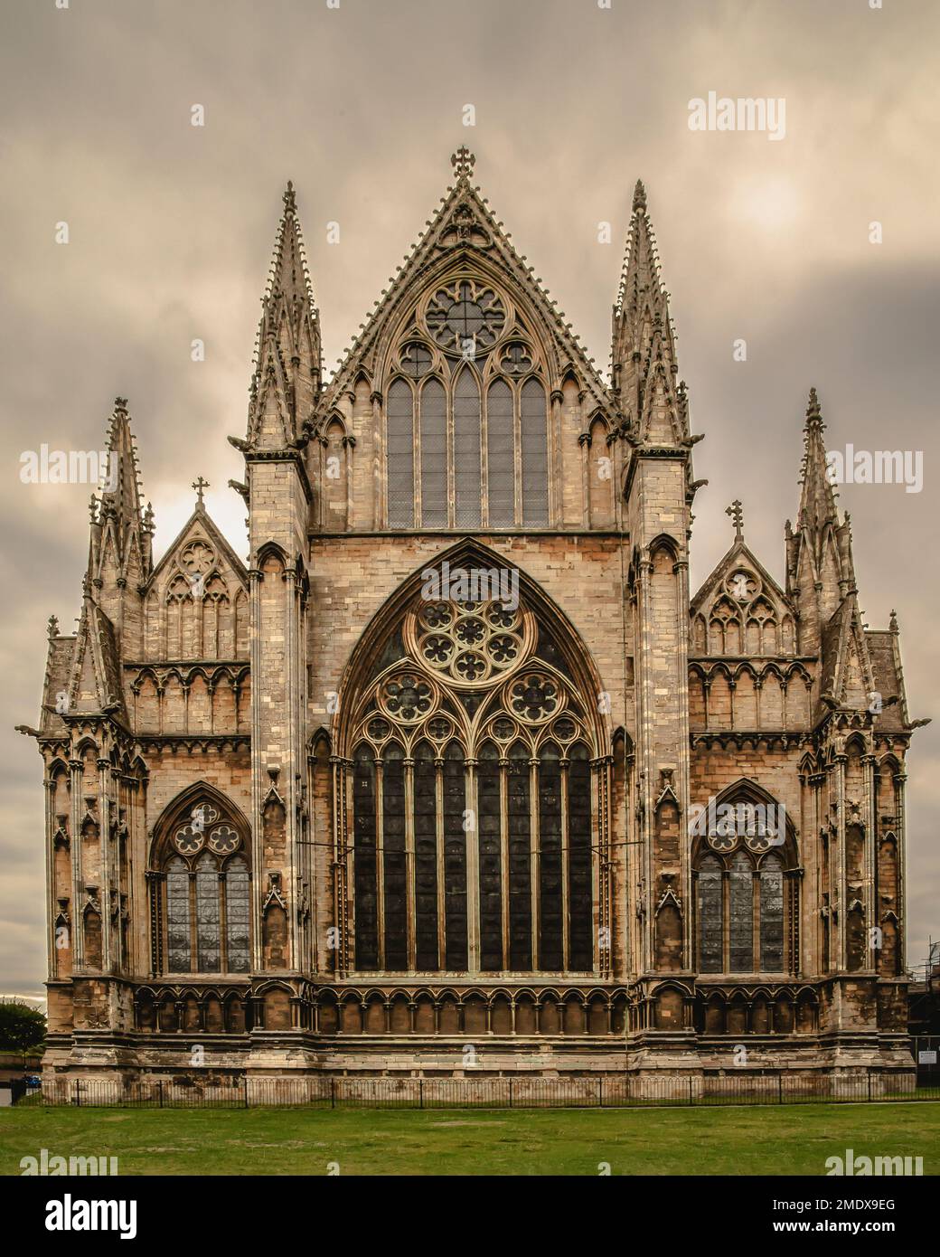 Symmetrical view of Lincoln Cathedral. Detail of Lincoln Cathedral ...