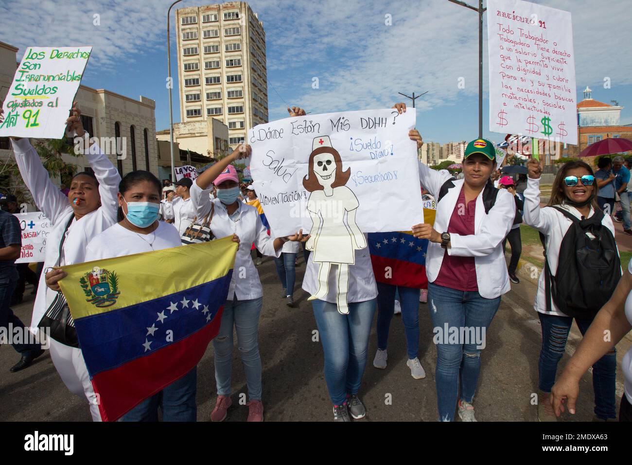 MARACAIBO-VENEZUELA-23-01-2023- Hundreds of venezuelan from public and ...