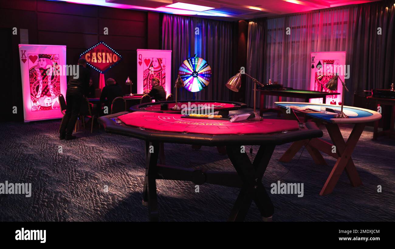 Casino card tables hi-res stock photography and images - Alamy