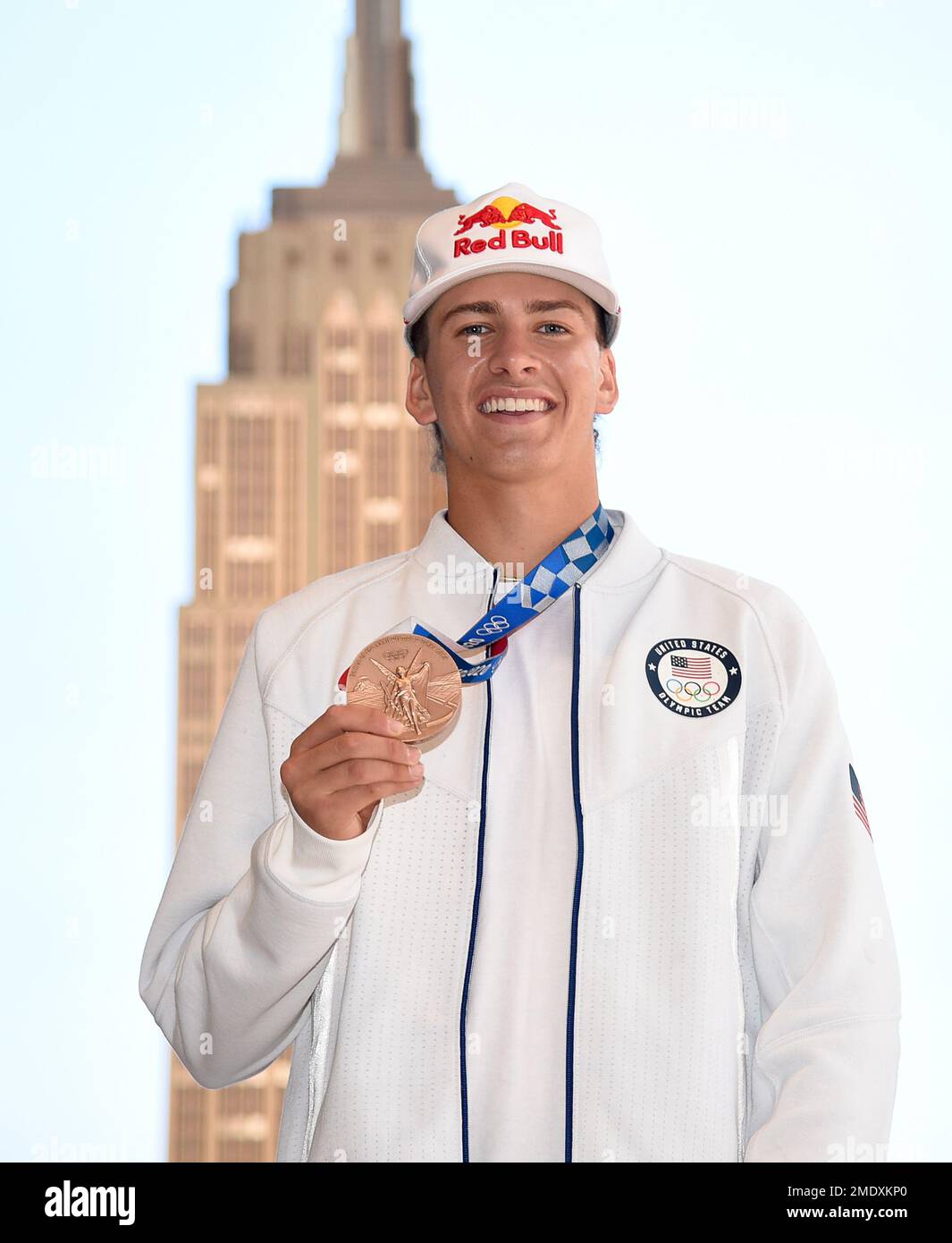 Olympic Skateboarder Jagger Eaton poses with his Tokyo 2020 bronze ...