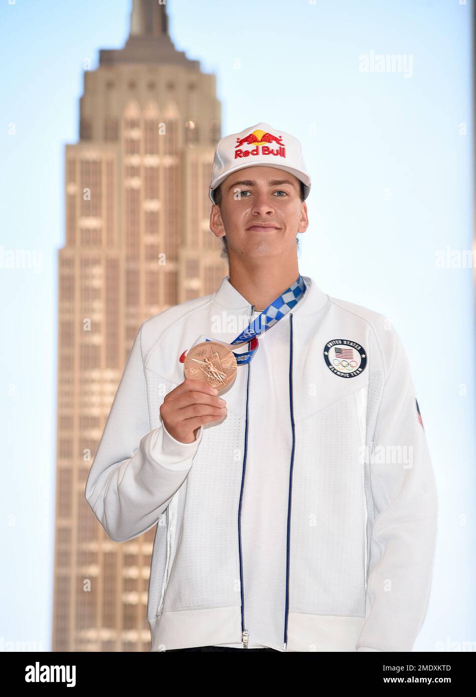 Olympic Skateboarder Jagger Eaton poses with his Tokyo 2020 bronze ...