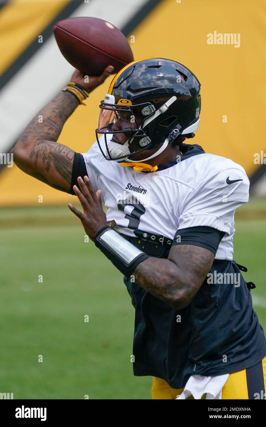 Pittsburgh Steelers quarterback Dwayne Haskins (3) during an NFL ...