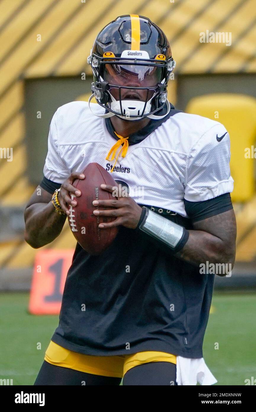 Pittsburgh Steelers quarterback Dwayne Haskins (3) during an NFL ...