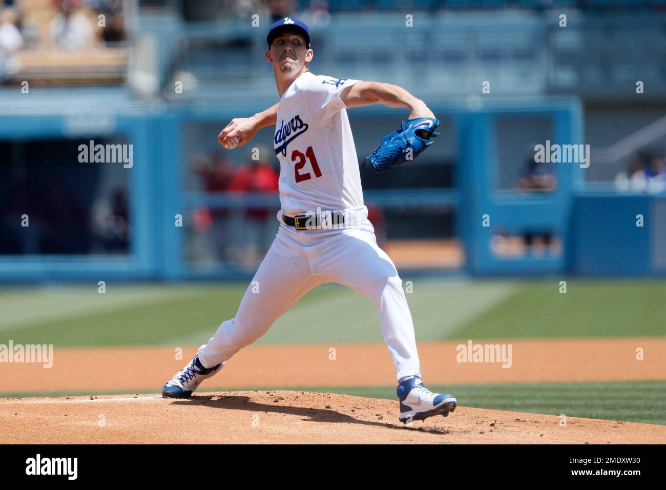 Los Angeles Dodgers starting pitcher Walker Buehler throws to a Los ...