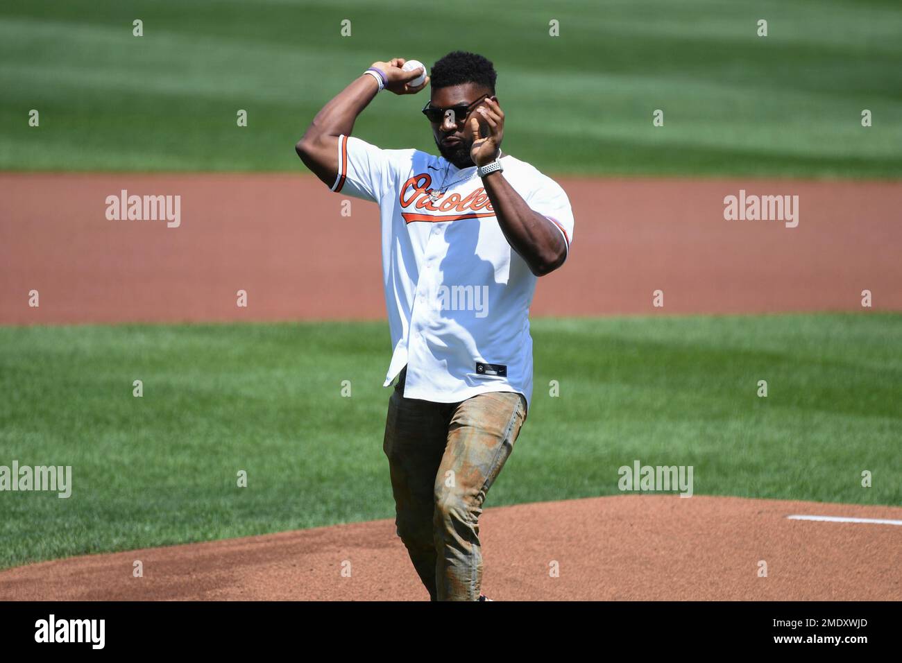 Baltimore Ravens' Tyus Bowser throws out the first pitch before a ...