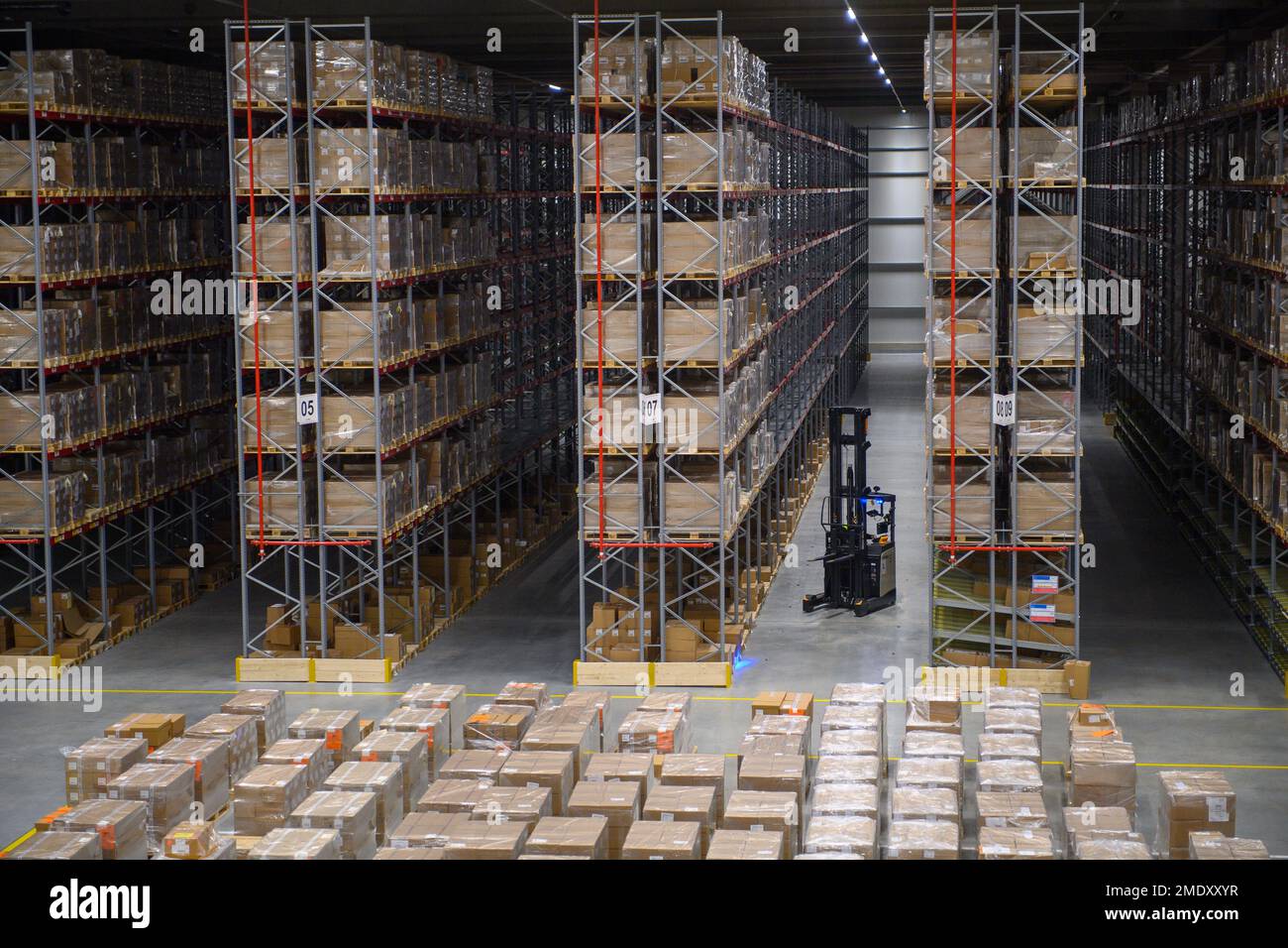 Logistica center hi-res stock photography and images - Alamy
