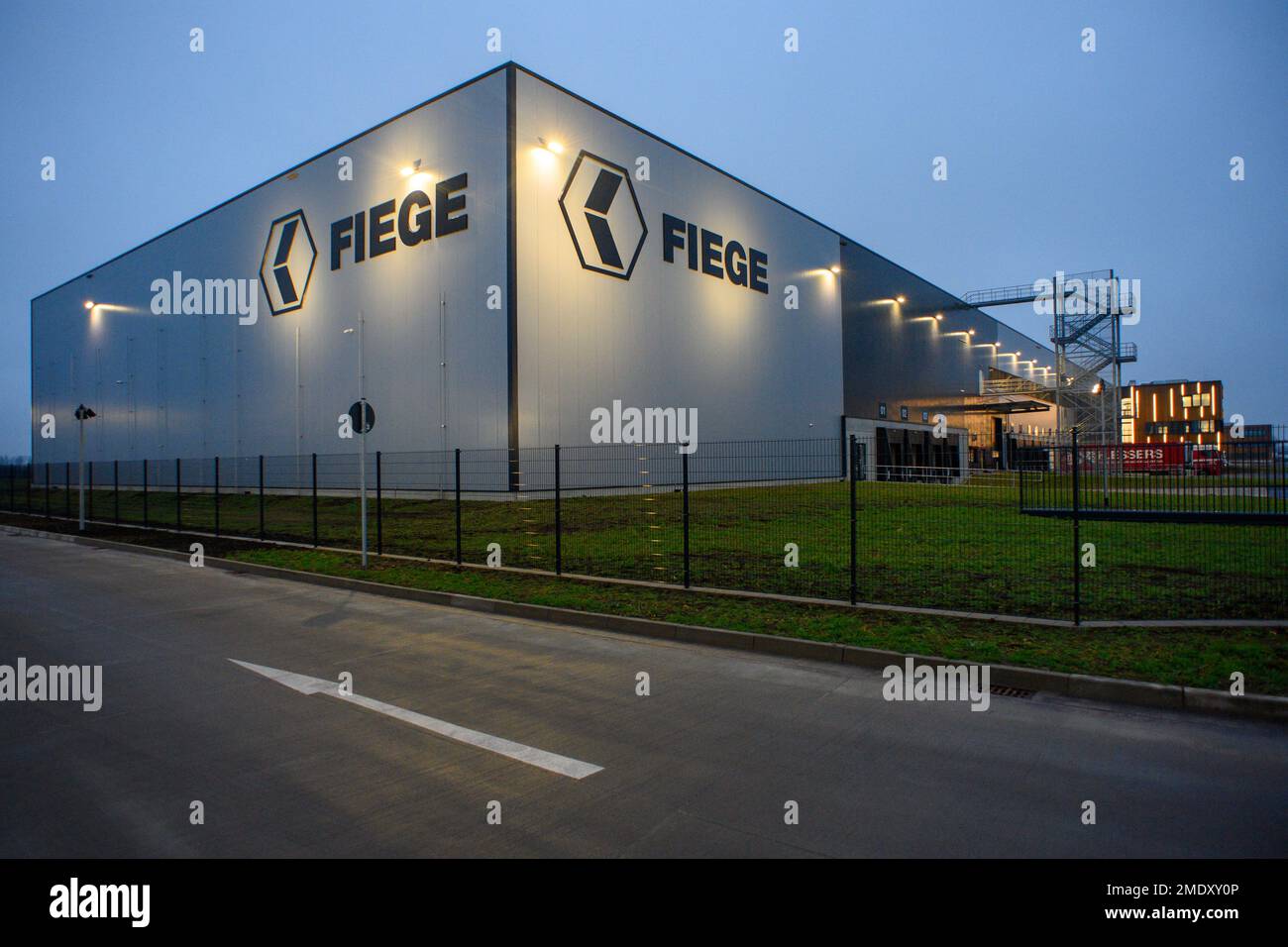 Logistica center hi-res stock photography and images - Alamy