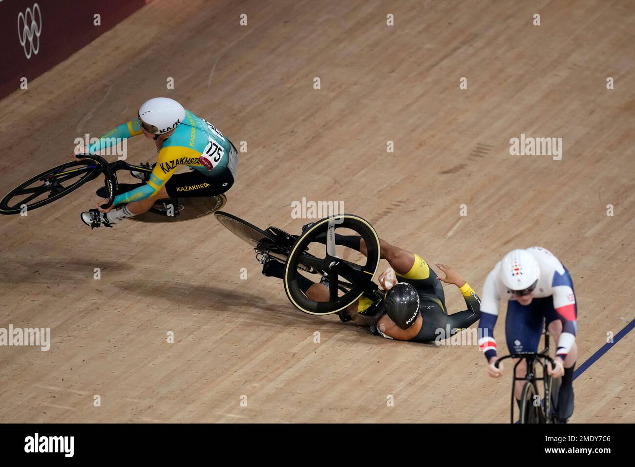 Muhammad Shah Firdaus Sahrom, of Malaysia, center, and Sergey ...