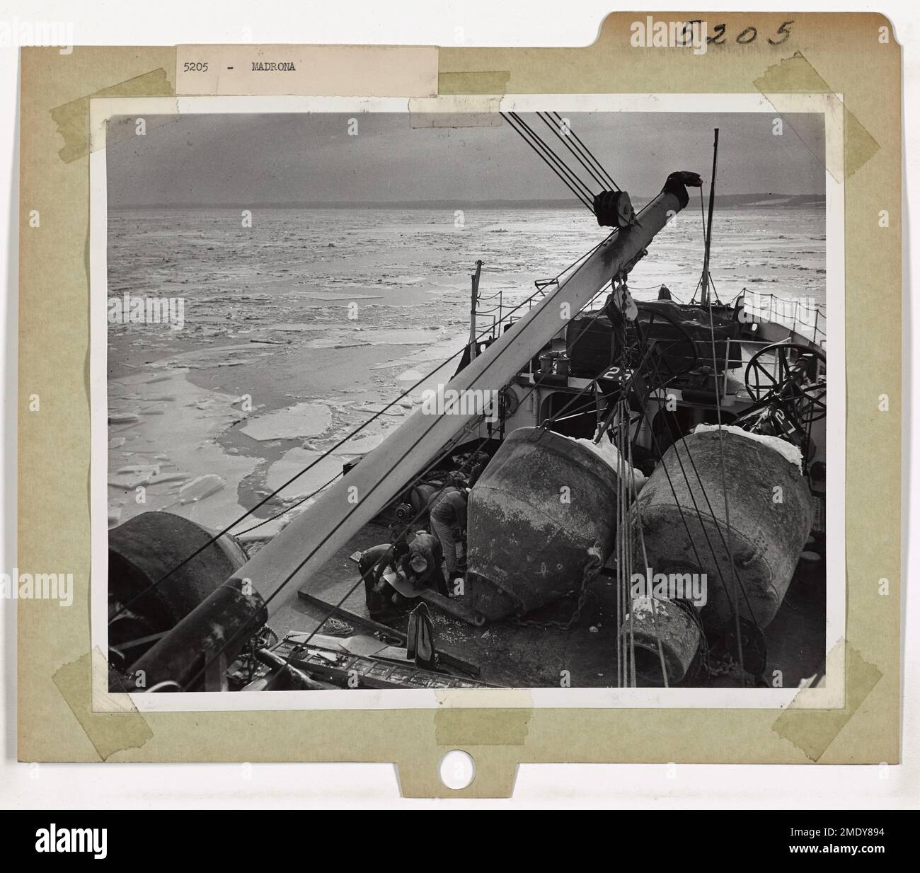The U.S. Coast Guard Cutter Madrona navigates the Potomac River ...