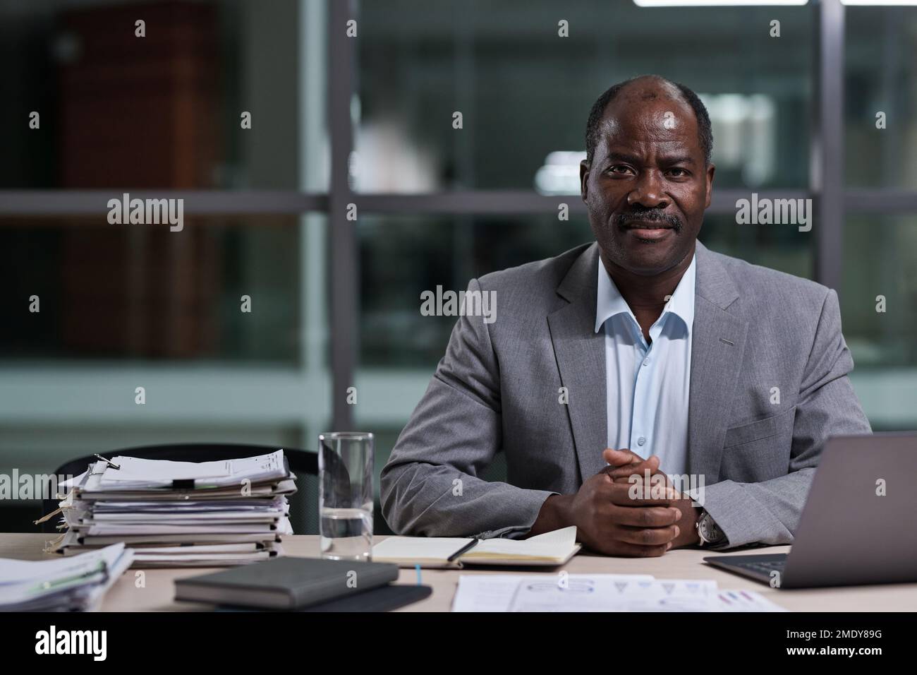 Banker suit hi-res stock photography and images - Alamy