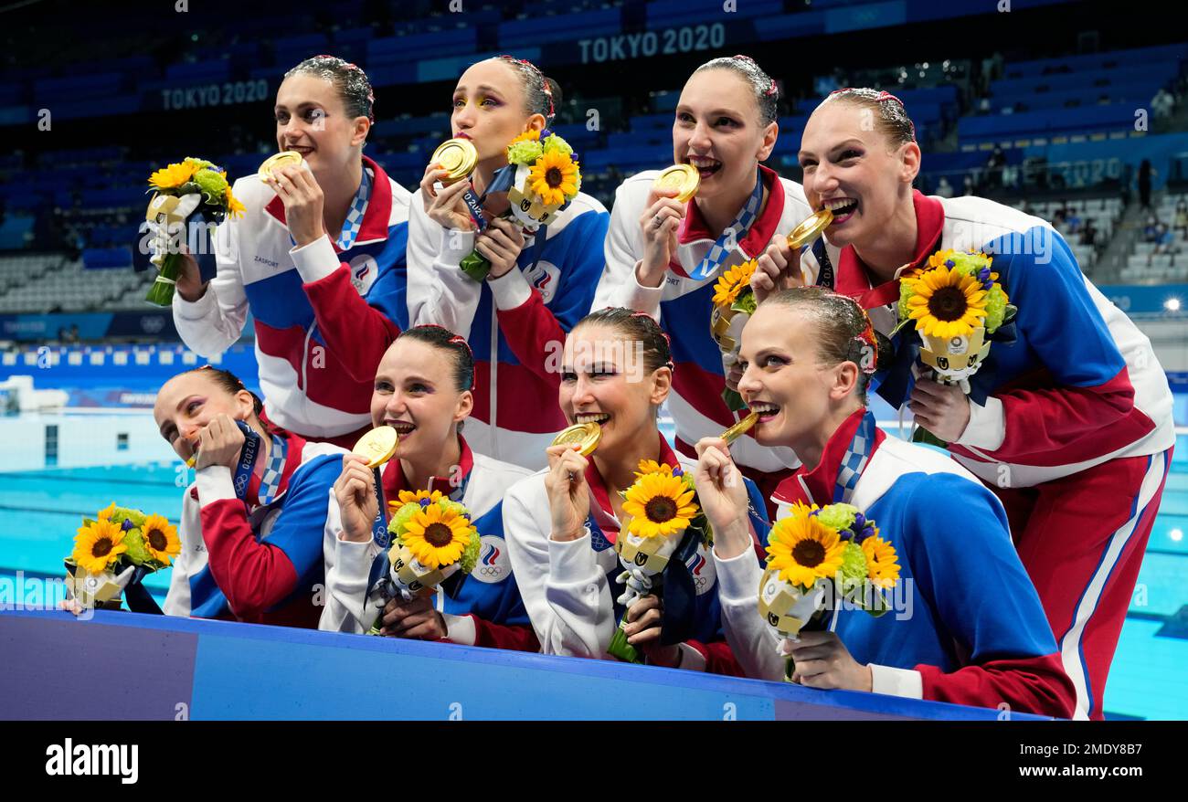 Team of Russian Olympic Committee pose with their gold medals after ...