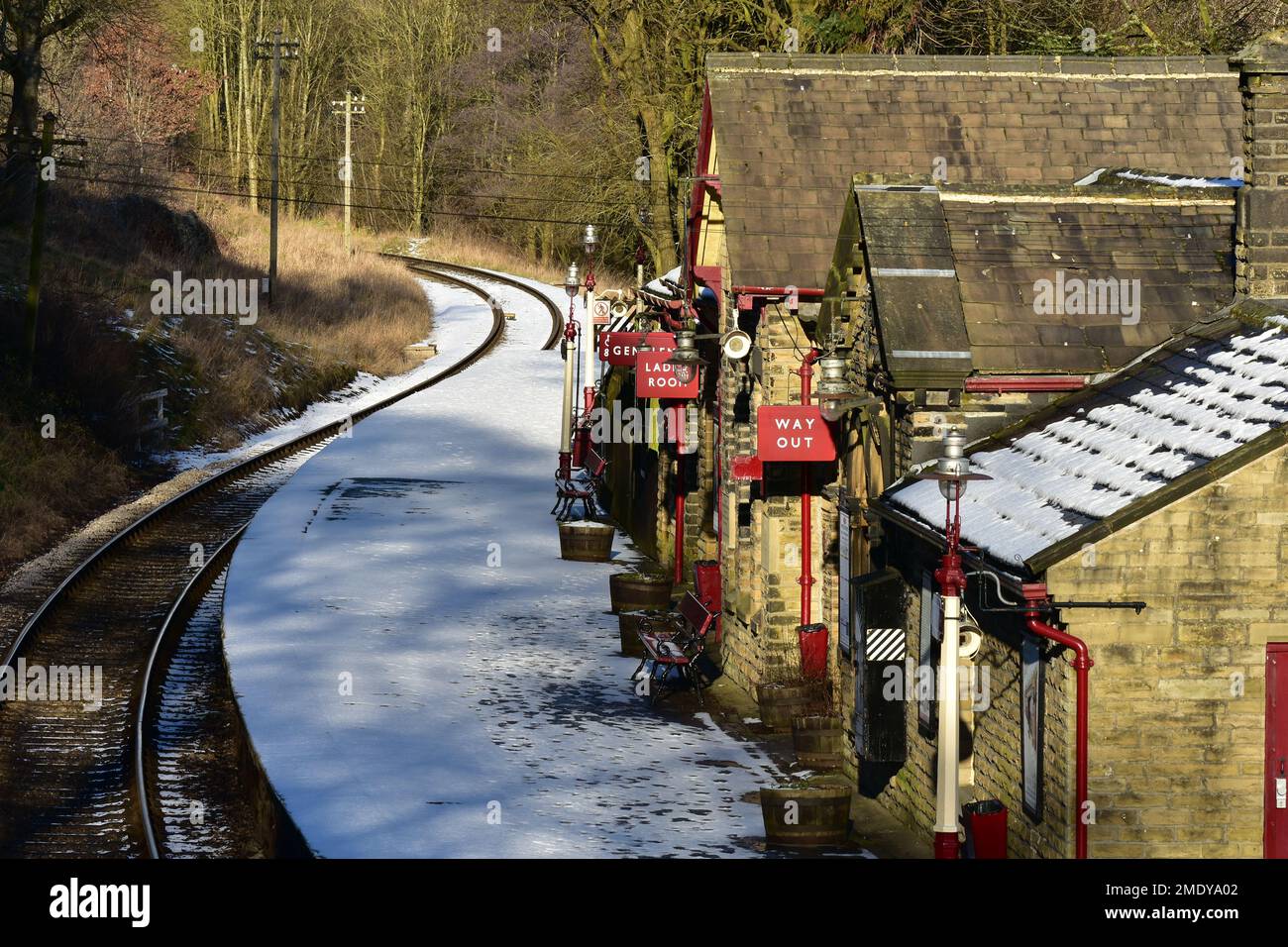 Haworth railway station on the KWVR in snow, West Yorkshire Stock Photo ...