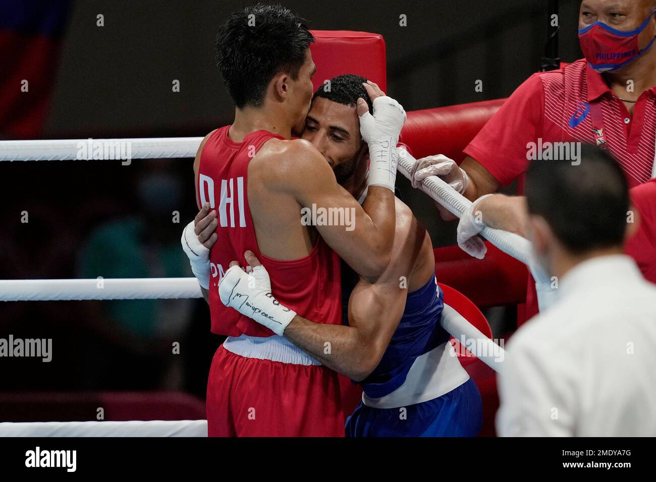 Carlo Paalam, of the Philippines, left, and exchanges Britain's Galal ...