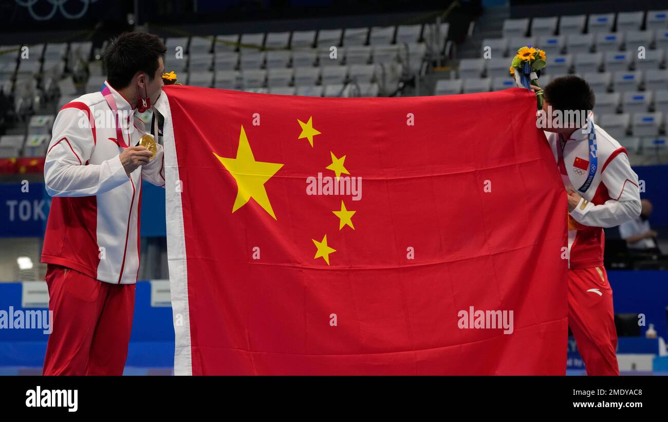 Cao Yuan of China, left, gold medal and Yang Jian of China, silver ...
