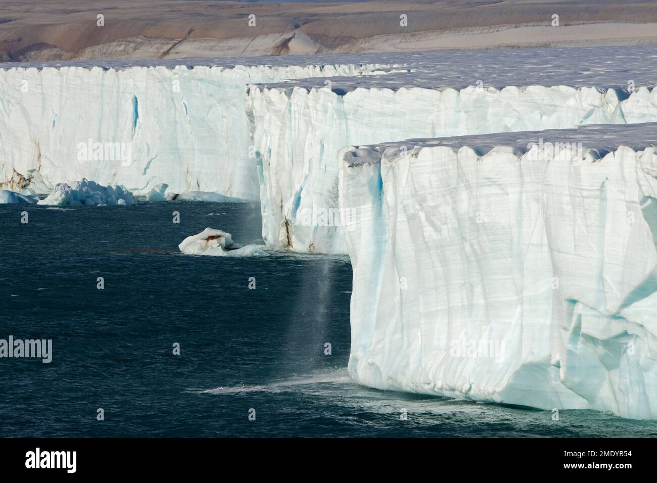 Brasvellbreen glacier, 45 km long stream southwards from ice dome ...