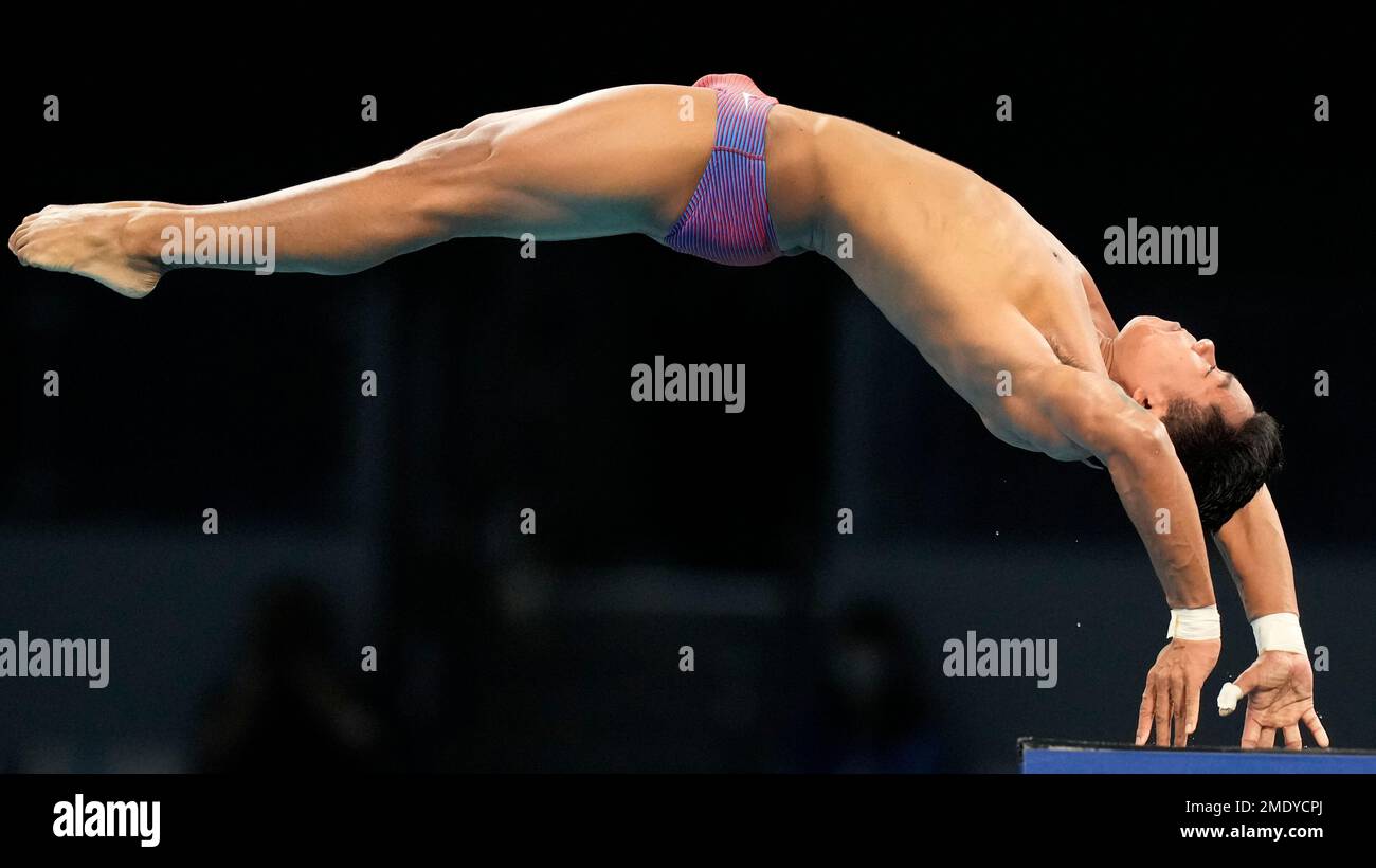 Jordan Windle of United States competes in men's diving 10m platform ...