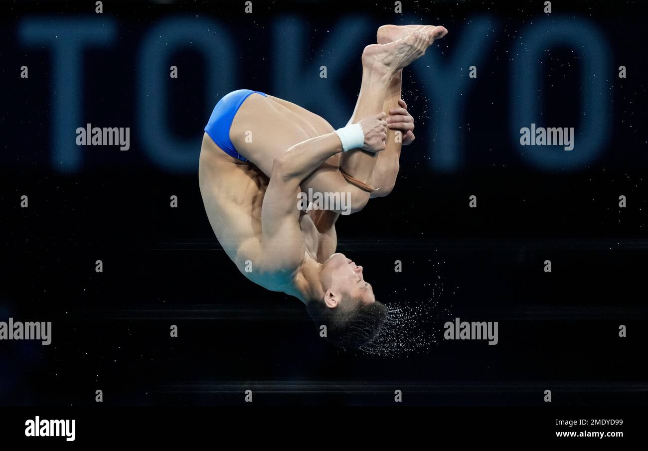 Yang Jian of China competes in men's diving 10m platform semifinal at ...
