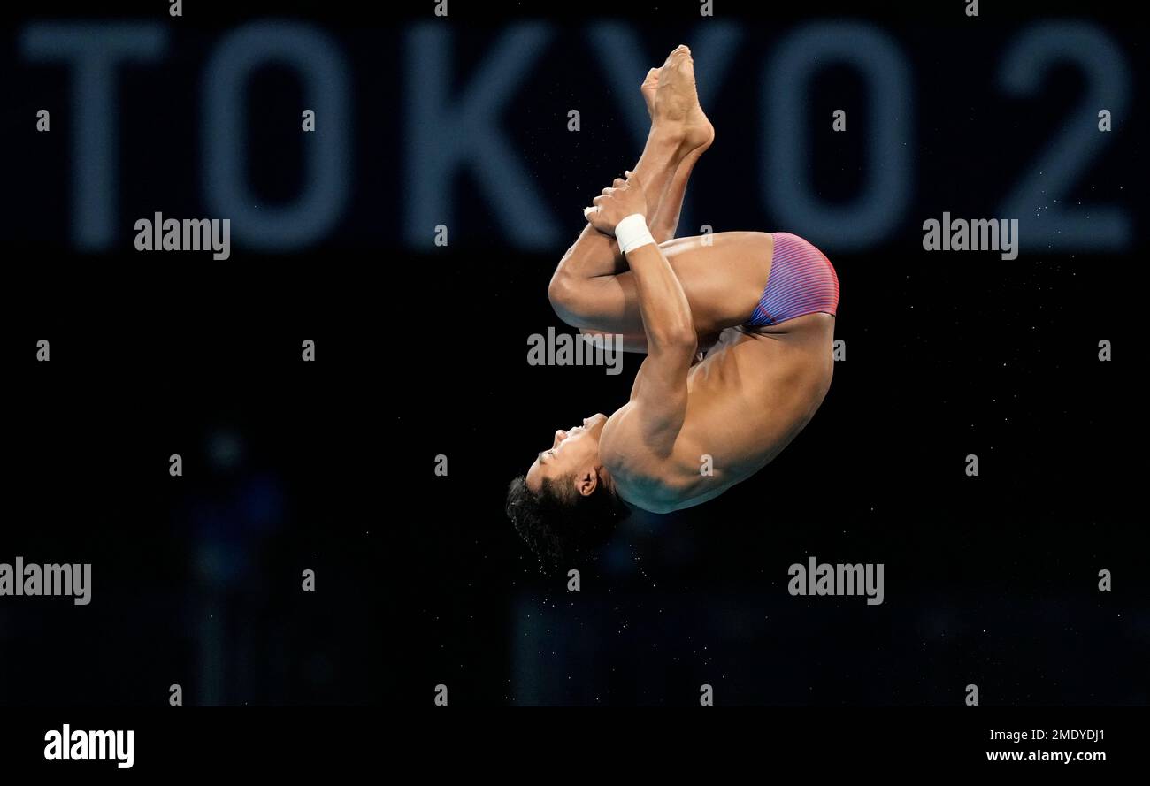Jordan Windle of United States competes in men's diving 10m platform ...