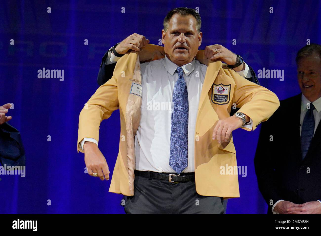 Jim Covert, a member of the Pro Football Hall of Fame Centennial Class ...