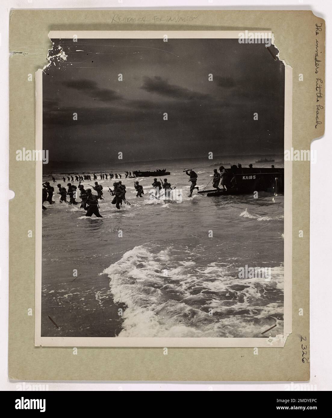 American troops, launched from Coast Guard-manned sea-horse landing ...