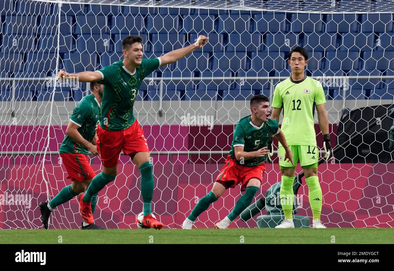 Mexico's Johan Vasquez (5) celebrates scoring his side's second goal ...