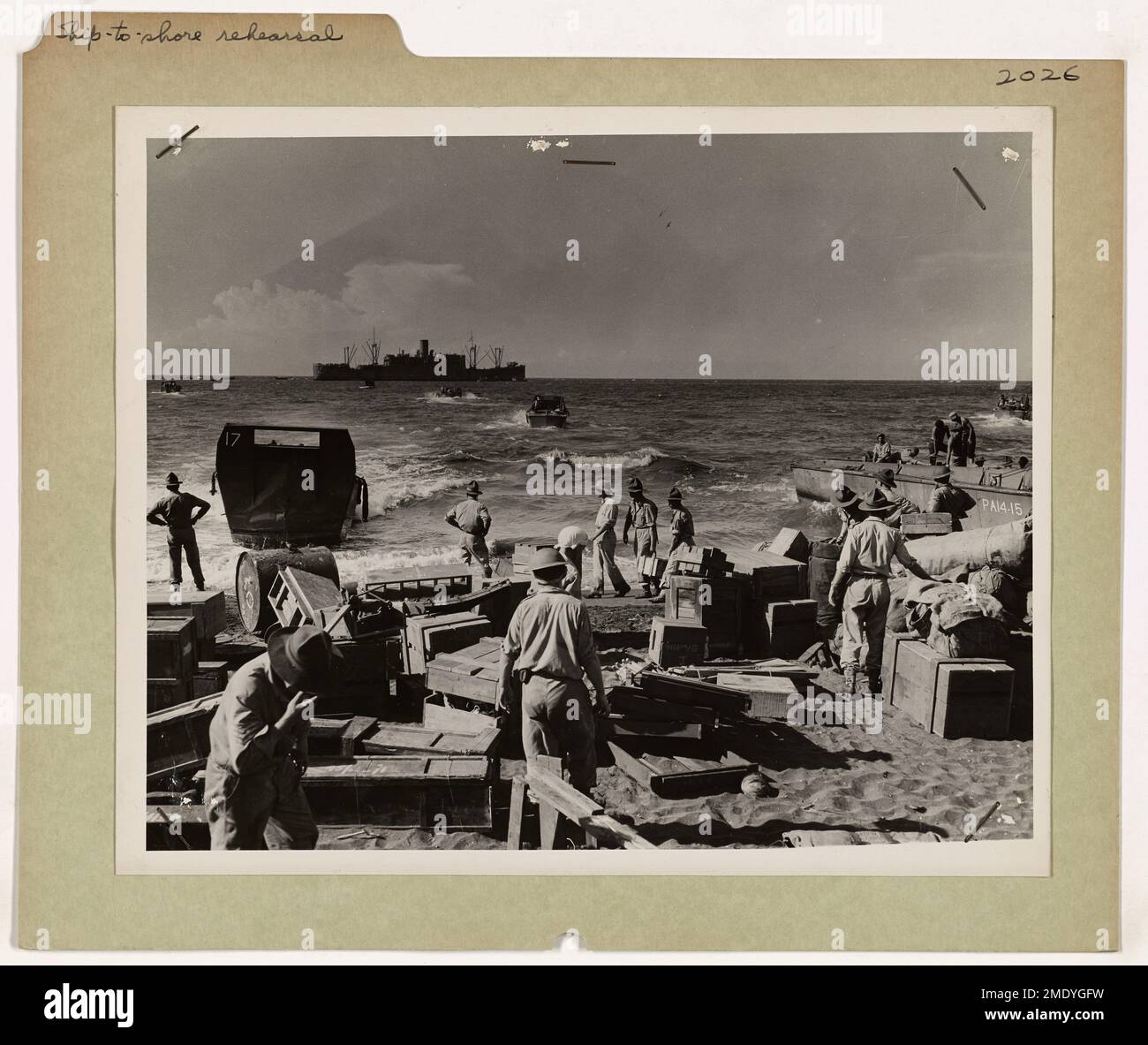 Landing craft wwii hi-res stock photography and images - Alamy