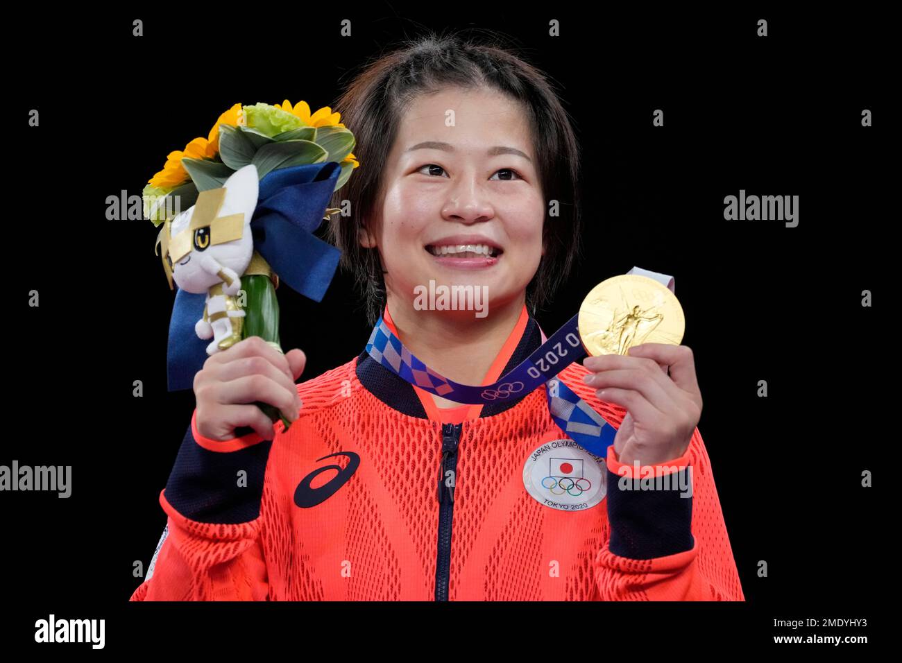 Japan's Mayu Mukaida celebrates with her gold medal after winning the ...