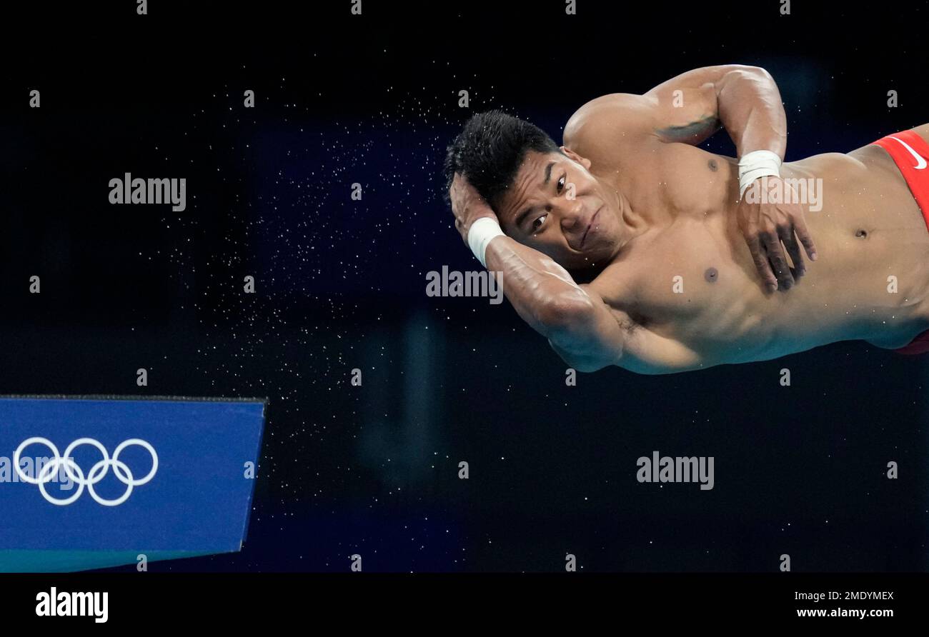 Jordan Windle of United States competes in men's diving 10m platform ...