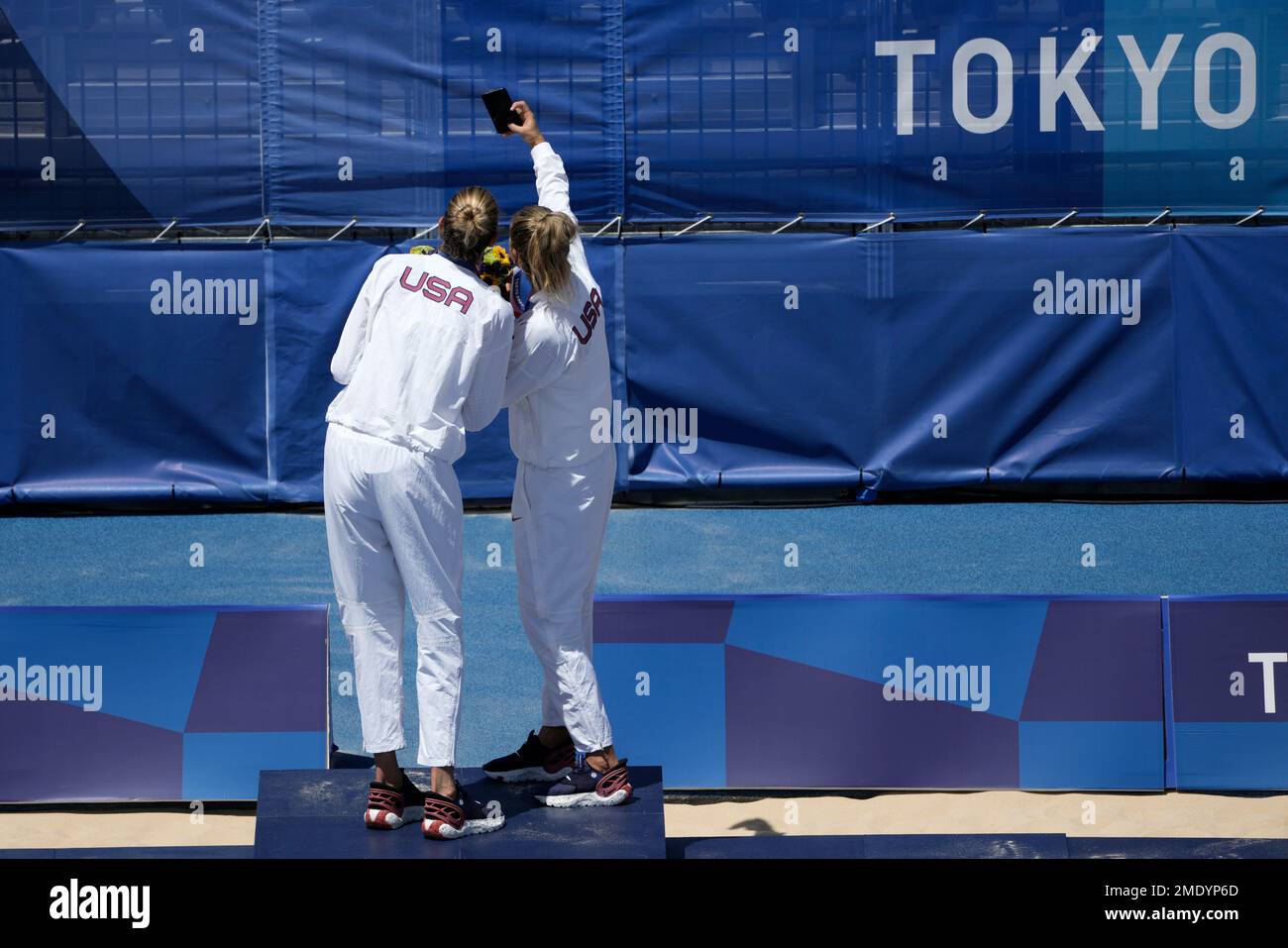 April Ross, right, of the United States, and teammate Alix Klineman ...