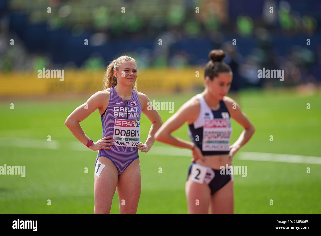 Beth Dobbin participating in the 200 meters at the 2022 European ...
