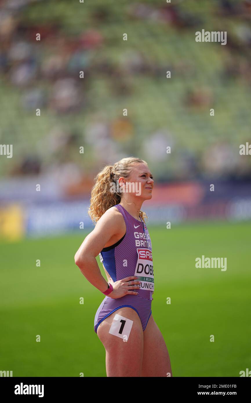 Beth Dobbin participating in the 200 meters at the 2022 European ...