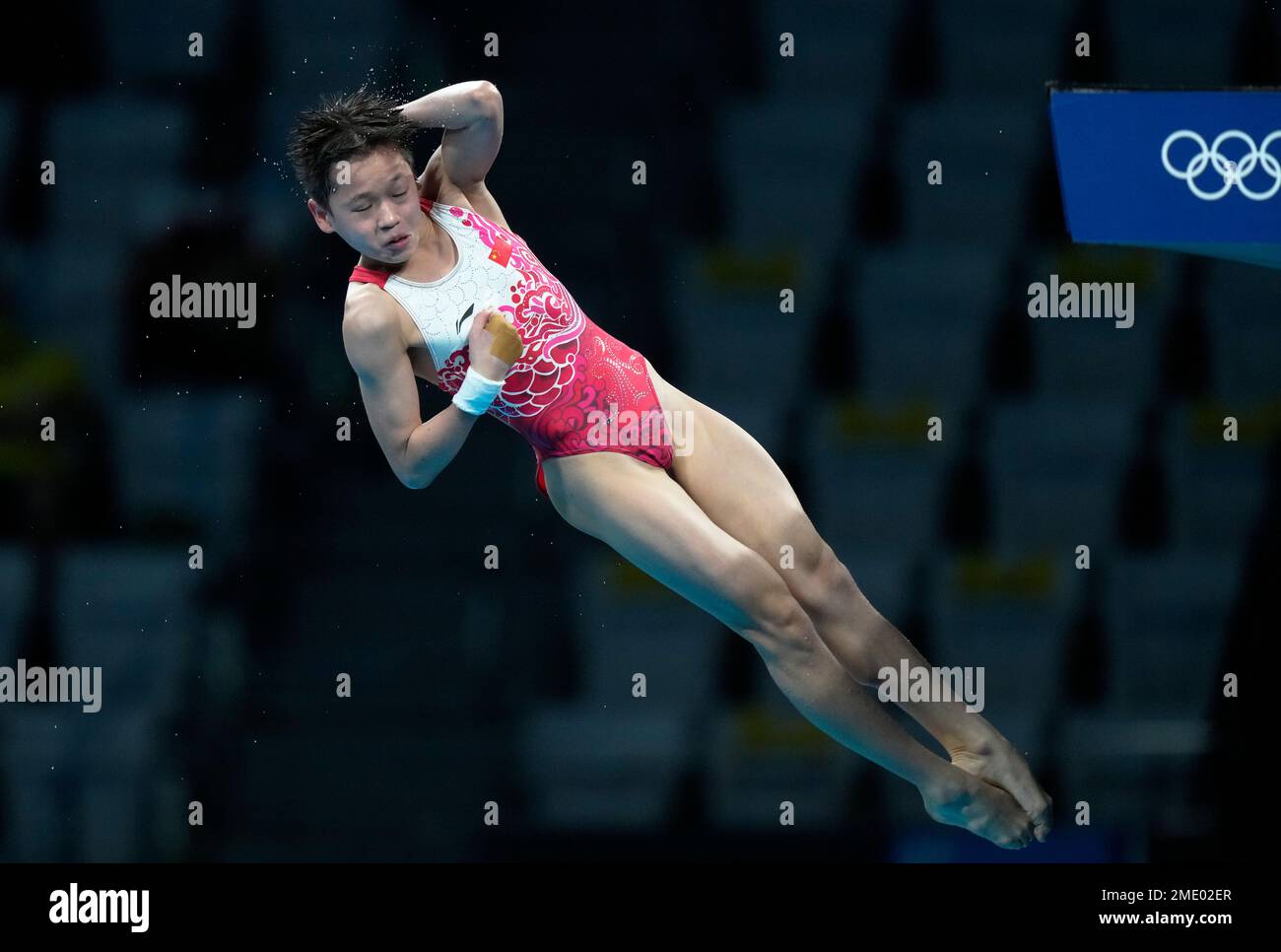 Quan Hongchan of China competes in women's diving 10m platform final at ...