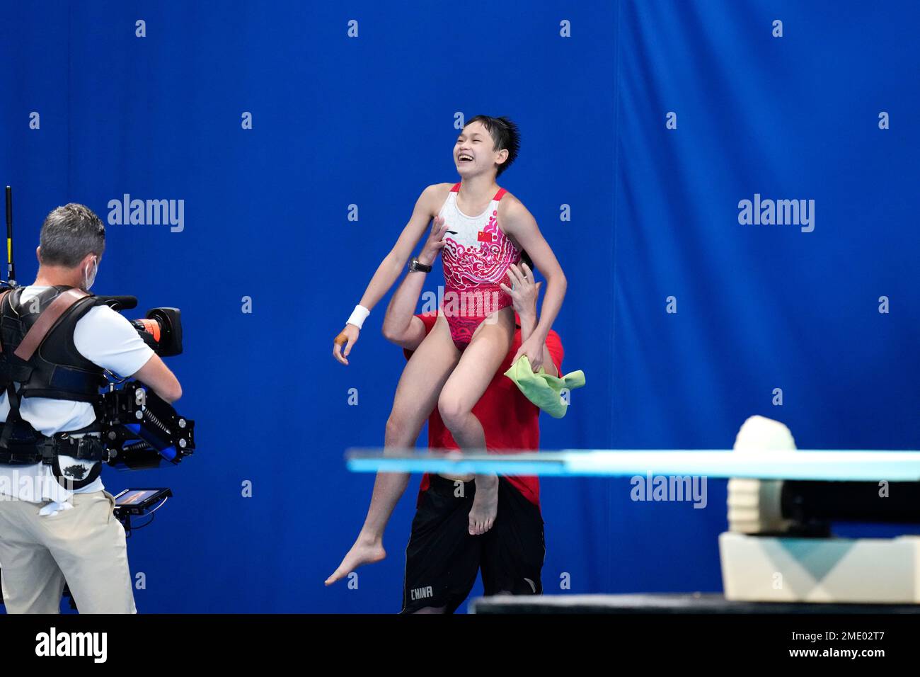 Quan Hongchan of China celebrates after competing in women's diving 10 ...