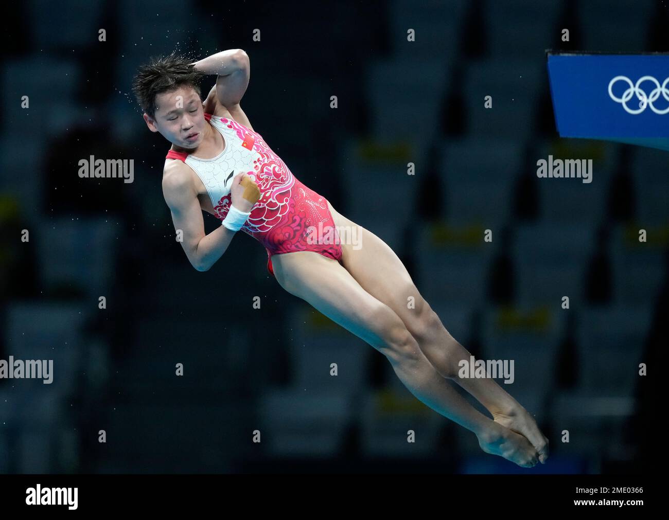 Quan Hongchan of China competes in women's diving 10m platform final at ...