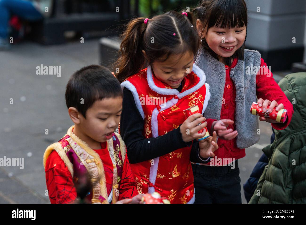 Chinese new year children hi-res stock photography and images - Alamy