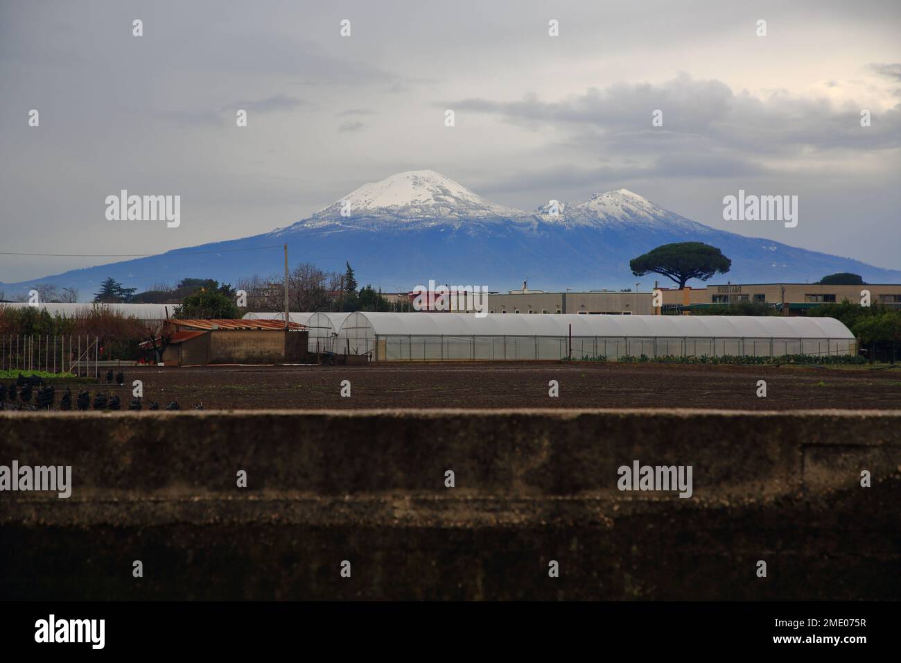 Snowfall on Vesuvius after days of heavy rain and temperatures in sharp ... Snowfall on Vesuvius after days of heavy rain and temperatures in sharp ...