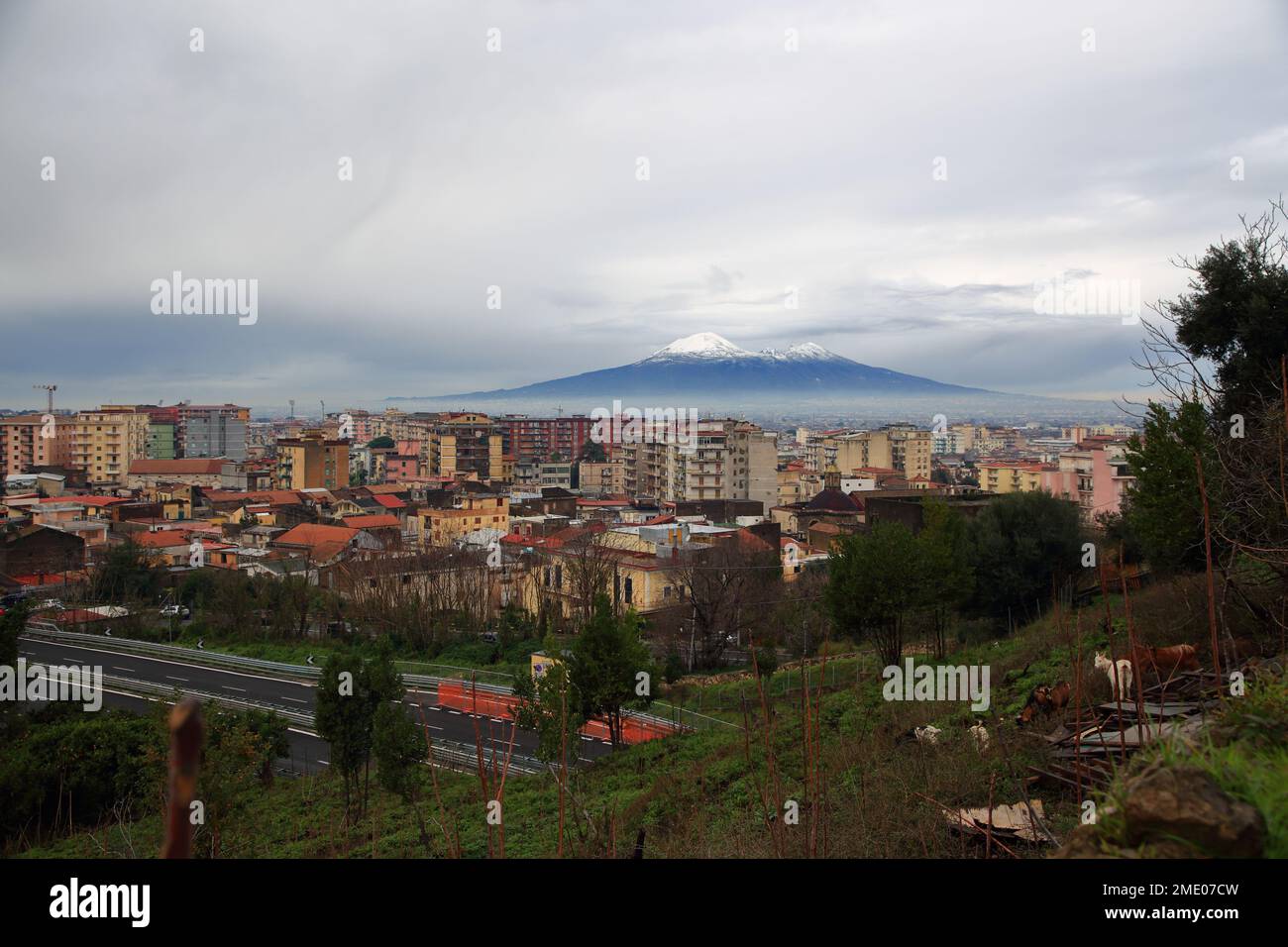 Snowfall on Vesuvius after days of heavy rain and temperatures in sharp ... Snowfall on Vesuvius after days of heavy rain and temperatures in sharp ...