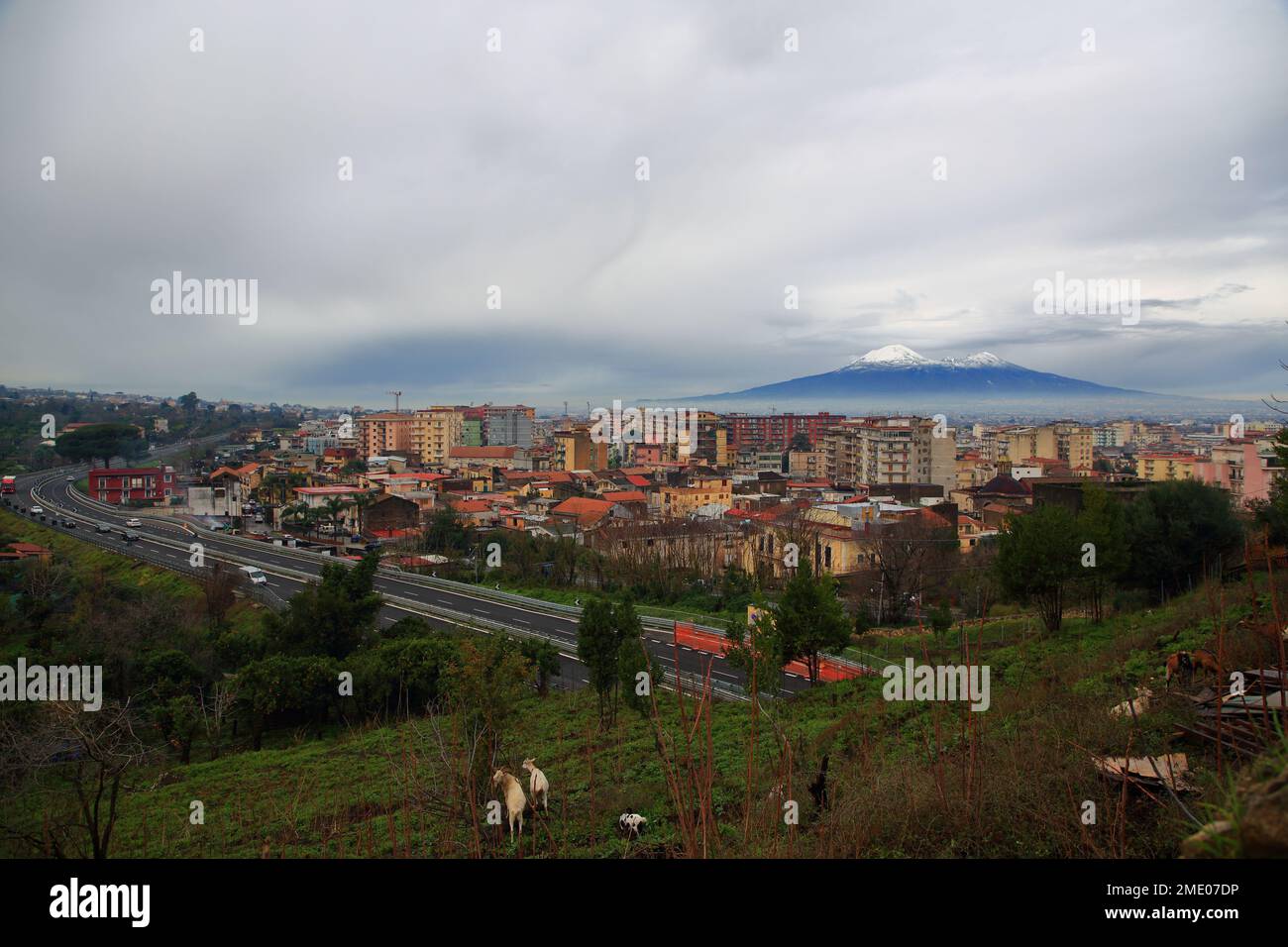 Snowfall on Vesuvius after days of heavy rain and temperatures in sharp ... Snowfall on Vesuvius after days of heavy rain and temperatures in sharp ...