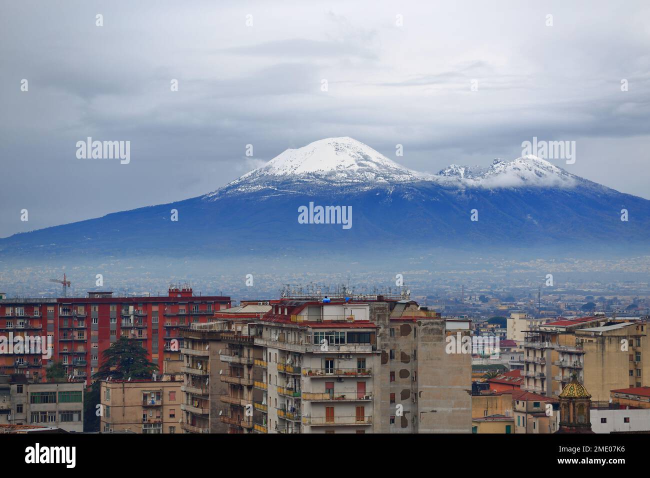 Snowfall on Vesuvius after days of heavy rain and temperatures in sharp ... Snowfall on Vesuvius after days of heavy rain and temperatures in sharp ...