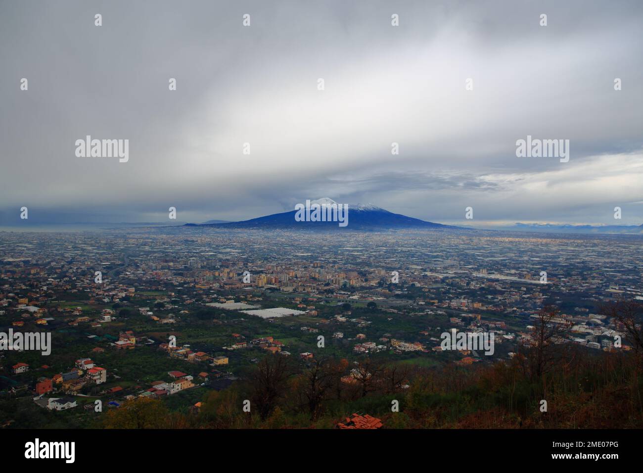 Snowfall on Vesuvius after days of heavy rain and temperatures in sharp ... Snowfall on Vesuvius after days of heavy rain and temperatures in sharp ...