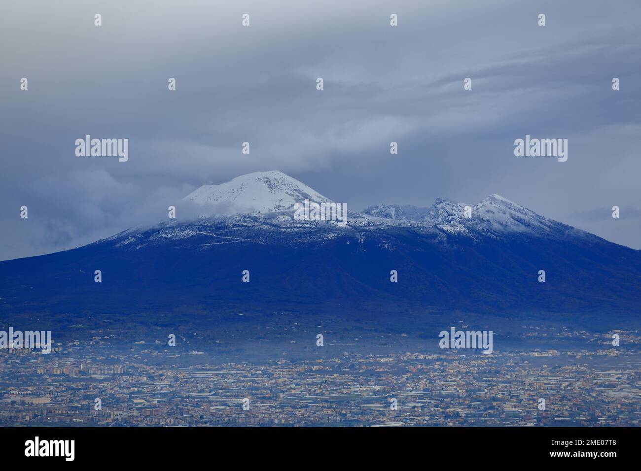 Snowfall on Vesuvius after days of heavy rain and temperatures in sharp ... Snowfall on Vesuvius after days of heavy rain and temperatures in sharp ...