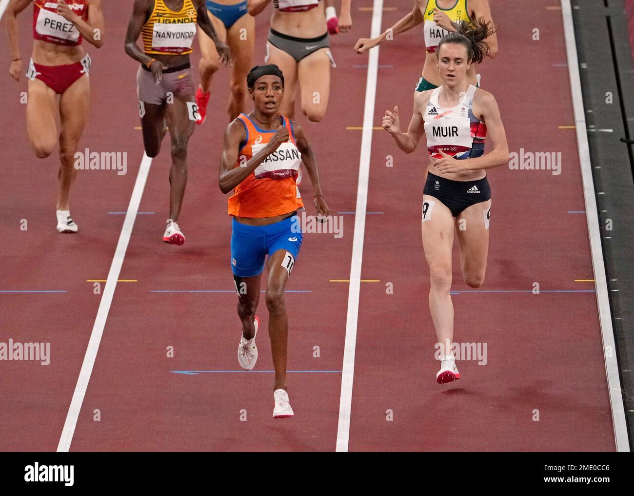 Sifan Hassan, of Netherlands races ahead of Laura Muir, of Britain to ...
