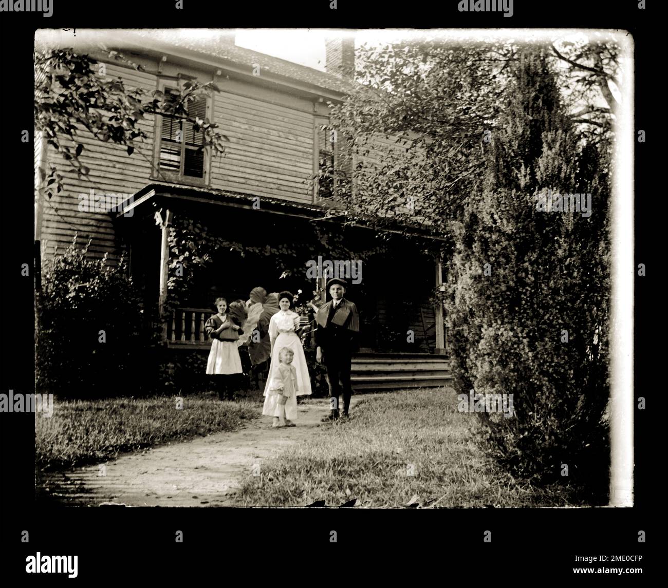 Portrait of Victorian-era family with dad looking angry, Circa 1890 ...