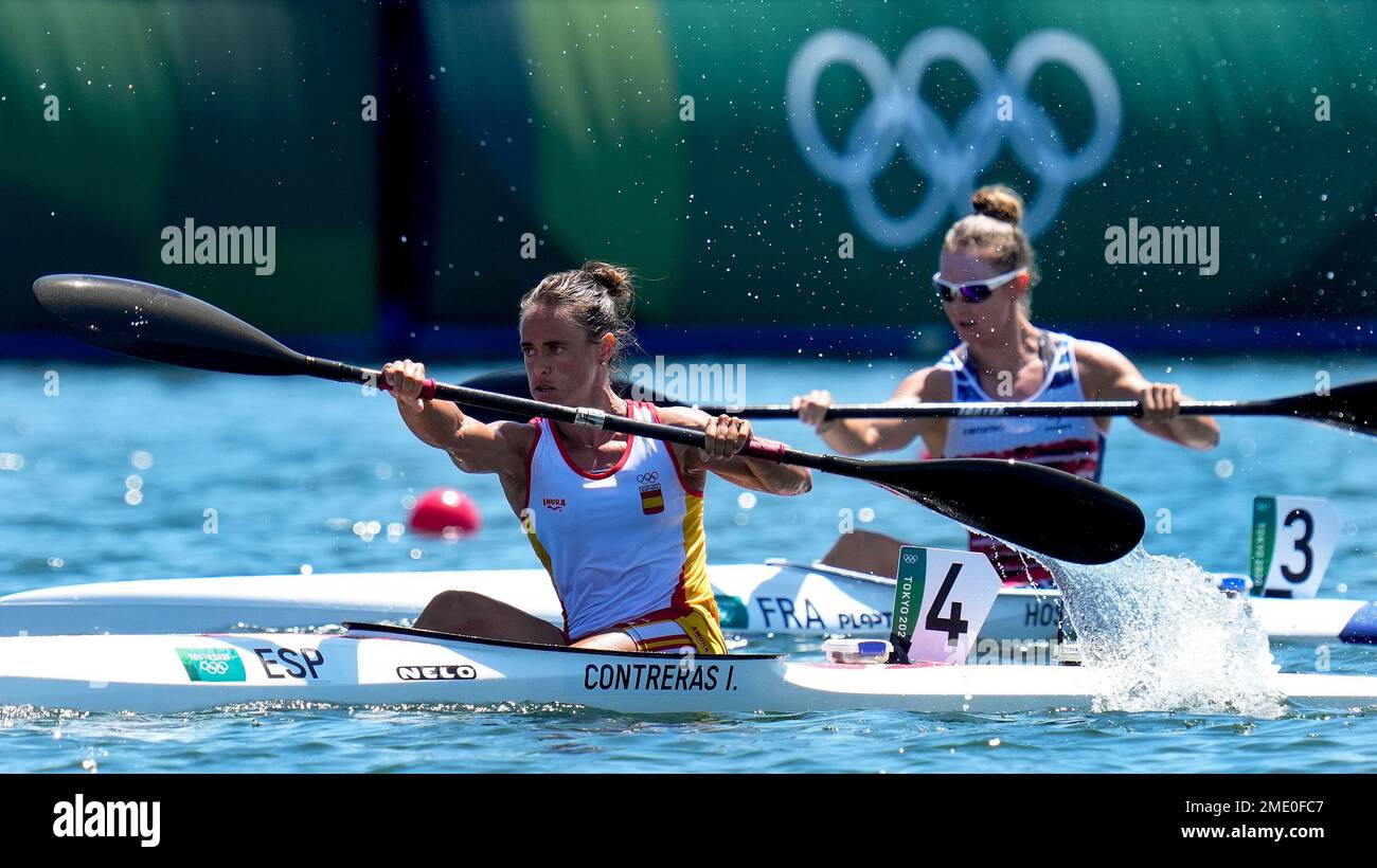 Isabel Contreras, of Spain, left, and Manon Hostens, of France ...