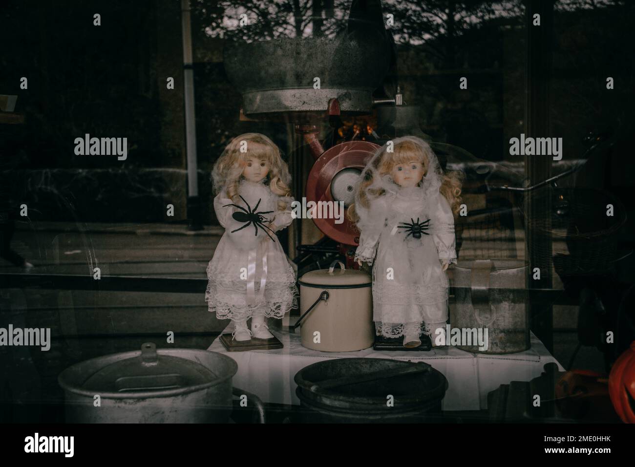 2 people interior staring hi-res stock photography and images - Alamy