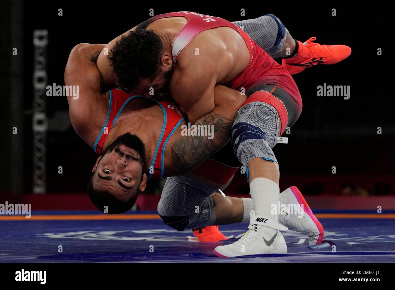Cuba's Daniel Gregorich Hechavarria, left, and Egypt's Mohamed Metwally ...